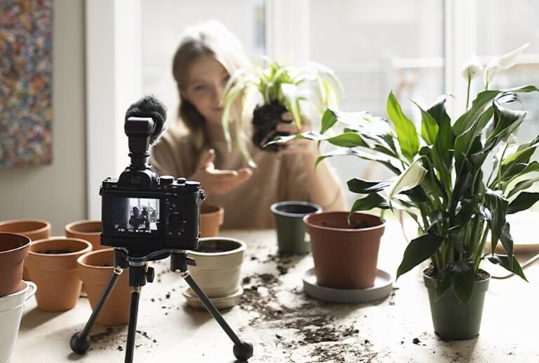 Exploring the World of Vlogging: What Is a Vlog and How to Get Started - Azilian LifeMotion